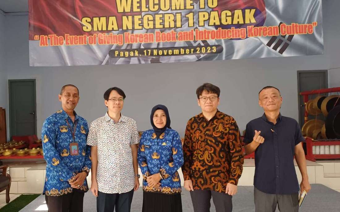Kunjungan Korean Cultural Center Indonesia di SMA Negeri 1 Pagak - SMA ...